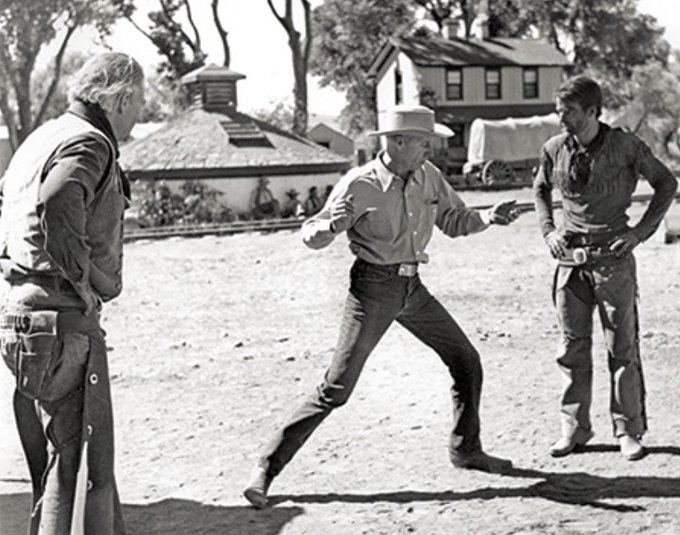 Howard Hawks - Biography - All his movies and personal quotes